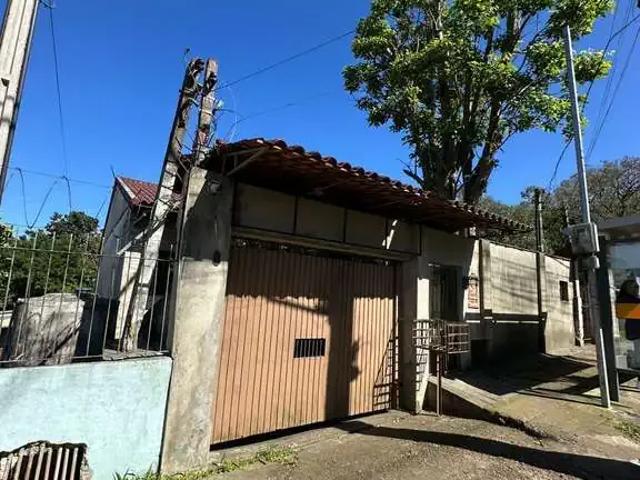 Casa / Sobrado para Venda em Porto Alegre/RS Cascata 3 Quartos