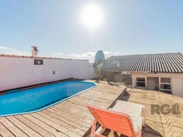 Casa / Sobrado para Venda em Porto Alegre/RS Cascata 3 Quartos