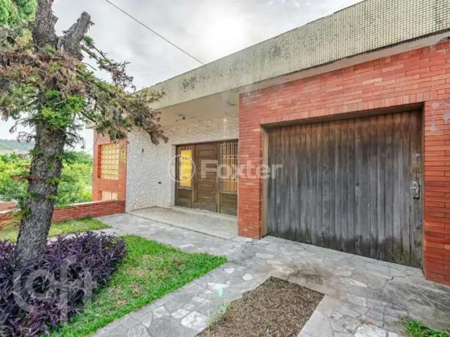 Casa / Sobrado para Venda em Porto Alegre/RS Cascata 4 Quartos