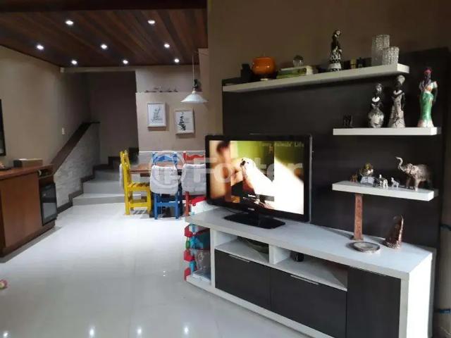 Casa / Sobrado para Venda em Porto Alegre/RS Cascata 4 Quartos