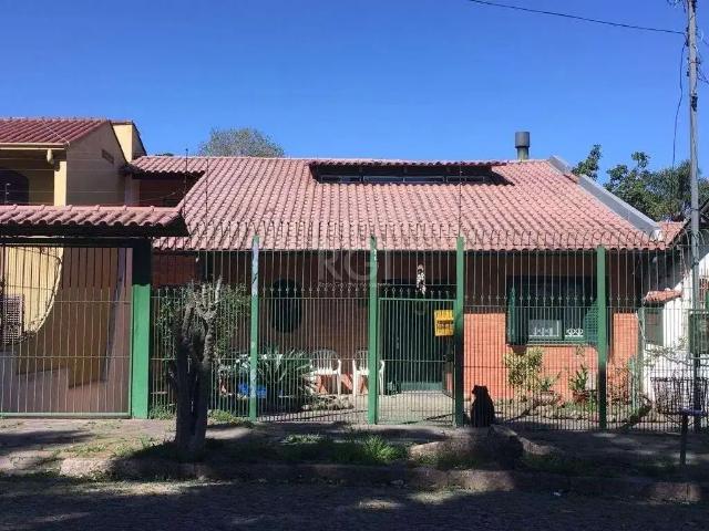 Casa / Sobrado para Venda em Porto Alegre/RS Cavalhada 3 Quartos