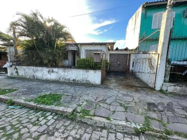 Casa / Sobrado para Venda em Porto Alegre/RS Cavalhada 3 Quartos