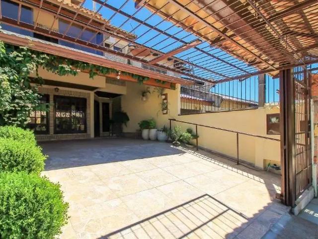 Casa / Sobrado para Venda em Porto Alegre/RS Cavalhada 3 Quartos