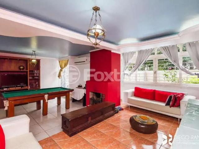 Casa / Sobrado para Venda em Porto Alegre/RS Cavalhada 3 Quartos