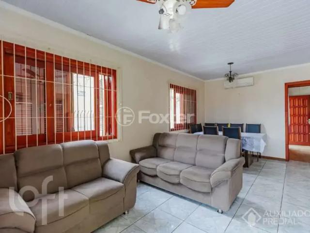 Casa / Sobrado para Venda em Porto Alegre/RS Cavalhada 3 Quartos