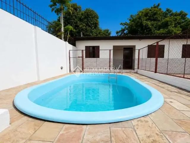 Casa / Sobrado para Venda em Porto Alegre/RS Cavalhada 3 Quartos