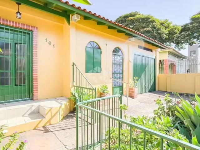 Casa / Sobrado para Venda em Porto Alegre/RS Cavalhada 3 Quartos