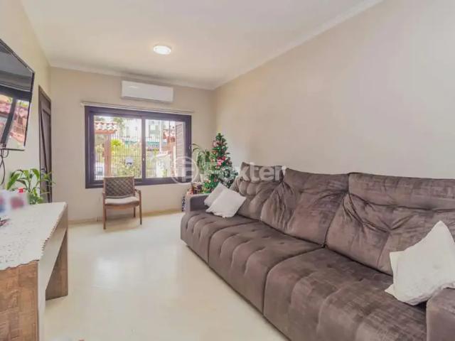 Casa / Sobrado para Venda em Porto Alegre/RS Cavalhada 3 Quartos