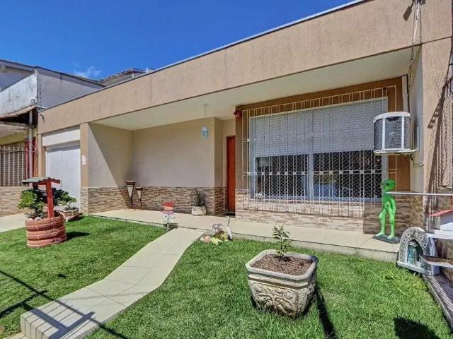 Casa / Sobrado para Venda em Porto Alegre/RS Cavalhada 2 Quartos