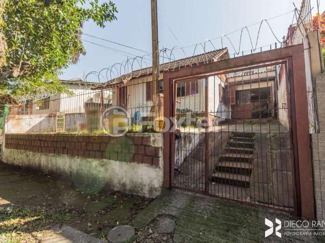 Casa / Sobrado para Venda em Porto Alegre/RS Cavalhada 2 Quartos