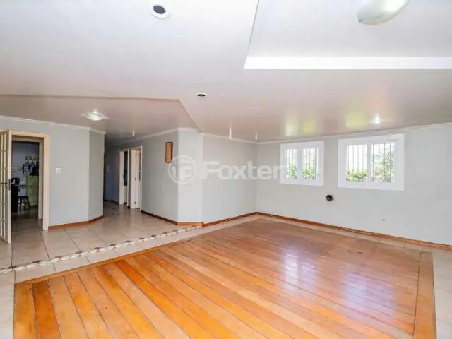 Casa / Sobrado para Venda em Porto Alegre/RS Cavalhada 4 Quartos