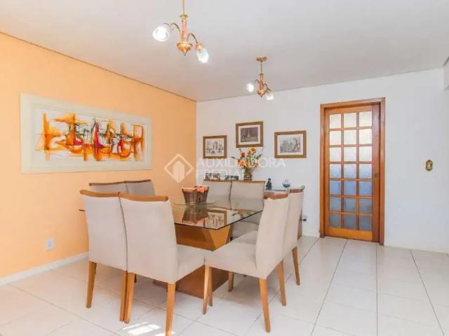 Casa / Sobrado para Venda em Porto Alegre/RS Cavalhada 4 Quartos