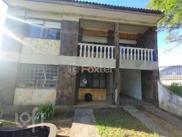 Casa / Sobrado para Venda em Porto Alegre/RS Cavalhada 4 Quartos