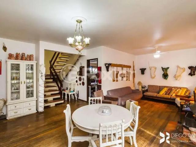 Casa / Sobrado para Venda em Porto Alegre/RS Cavalhada 4 Quartos