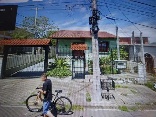 Casa / Sobrado para Venda em Porto Alegre/RS Cavalhada 3 Quartos