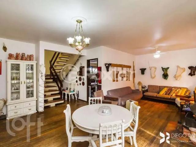 Casa / Sobrado para Venda em Porto Alegre/RS Cavalhada 4 Quartos