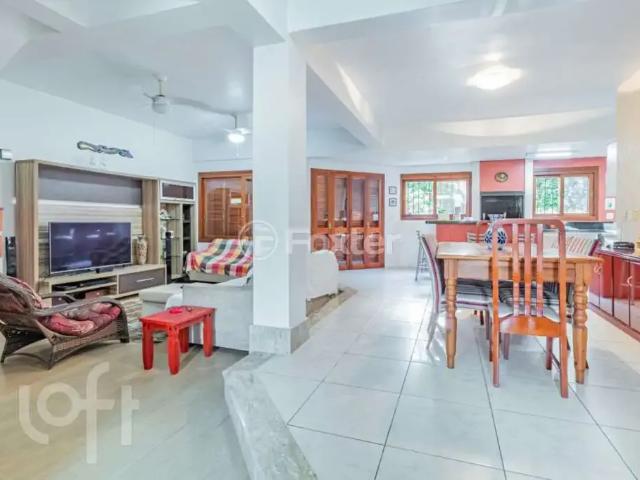 Casa / Sobrado para Venda em Porto Alegre/RS Cavalhada 4 Quartos