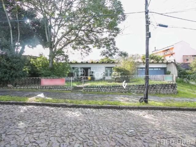 Casa / Sobrado para Venda em Porto Alegre/RS Cavalhada 4 Quartos