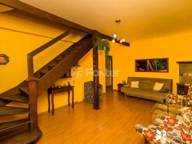 Casa / Sobrado para Venda em Porto Alegre/RS Cavalhada 5 Quartos