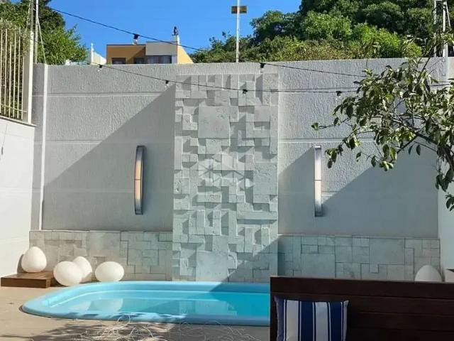 Casa / Sobrado para Venda em Porto Alegre/RS Chácara das Pedras 3 Quartos