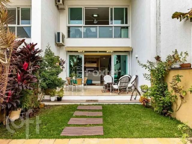 Casa / Sobrado para Venda em Porto Alegre/RS Chácara das Pedras 3 Quartos