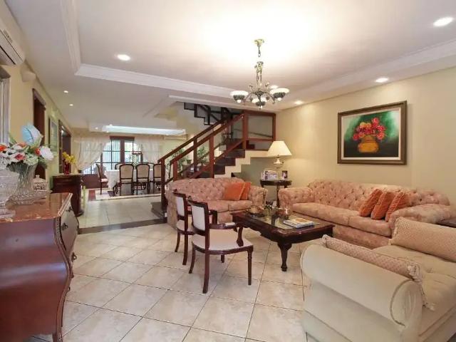 Casa / Sobrado para Venda em Porto Alegre/RS Chácara das Pedras 4 Quartos