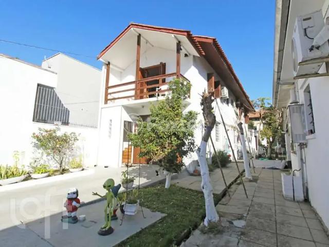 Casa / Sobrado para Venda em Porto Alegre/RS Chácara das Pedras 4 Quartos