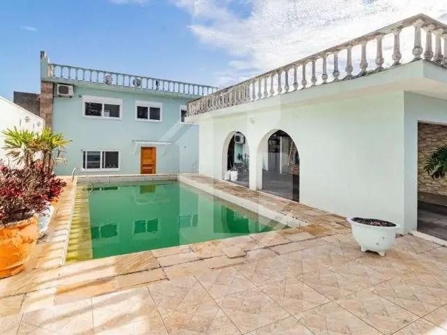 Casa / Sobrado para Venda em Porto Alegre/RS Chácara das Pedras 4 Quartos
