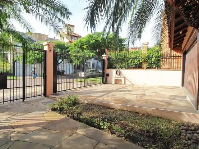 Casa / Sobrado para Venda em Porto Alegre/RS Chácara das Pedras 4 Quartos