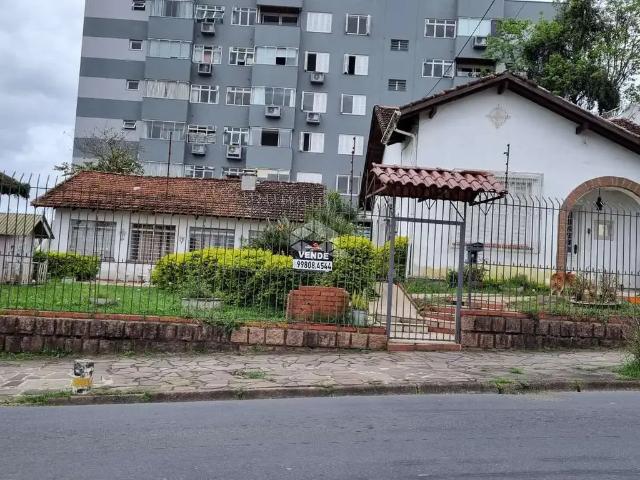 Casa / Sobrado para Venda em Porto Alegre/RS Coronel Aparício Borges 4 Quartos