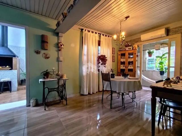 Casa / Sobrado para Venda em Porto Alegre/RS Costa e Silva 4 Quartos