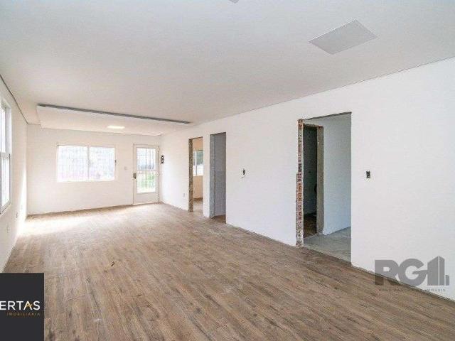 Casa / Sobrado para Venda em Porto Alegre/RS Cristal 3 Quartos