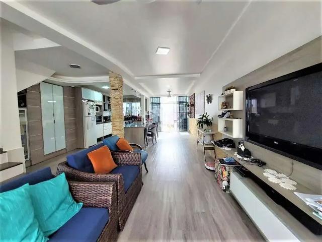Casa / Sobrado para Venda em Porto Alegre/RS Cristal 3 Quartos