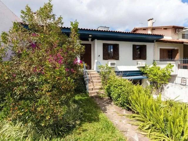 Casa / Sobrado para Venda em Porto Alegre/RS Cristal 3 Quartos