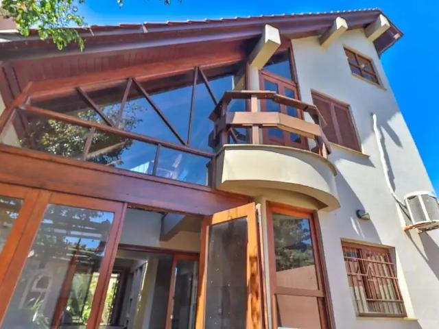Casa / Sobrado para Venda em Porto Alegre/RS Cristal 3 Quartos
