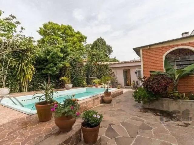 Casa / Sobrado para Venda em Porto Alegre/RS Cristal 3 Quartos