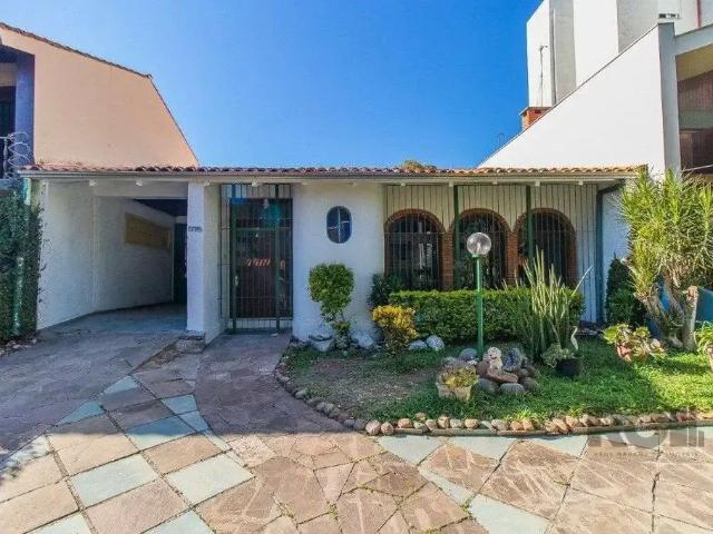 Casa / Sobrado para Venda em Porto Alegre/RS Cristal 3 Quartos