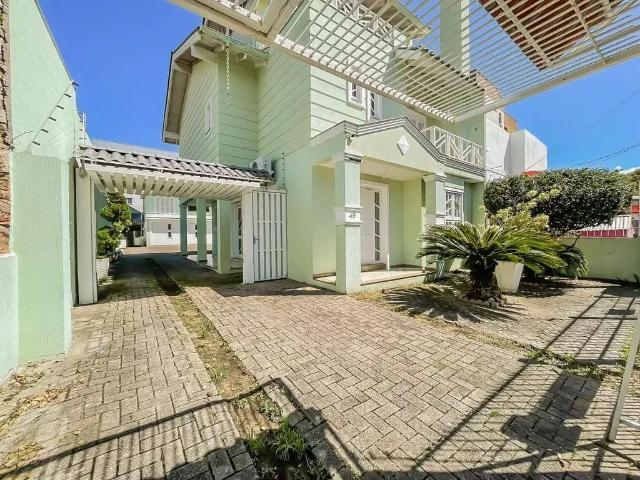 Casa / Sobrado para Venda em Porto Alegre/RS Cristal 3 Quartos