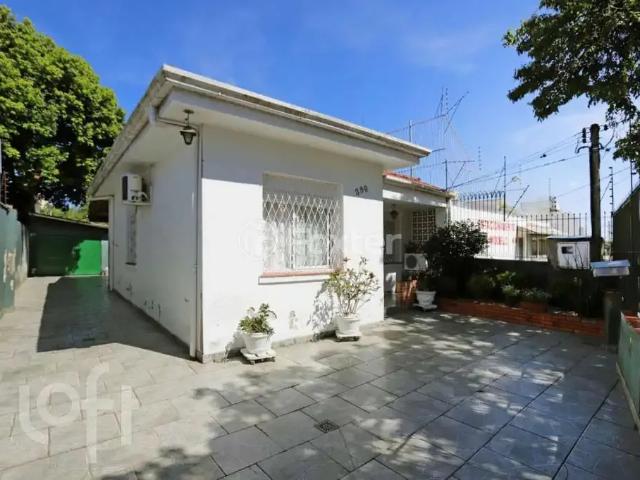 Casa / Sobrado para Venda em Porto Alegre/RS Cristal 3 Quartos