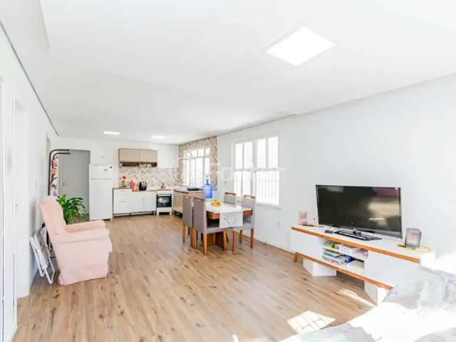 Casa / Sobrado para Venda em Porto Alegre/RS Cristal 3 Quartos