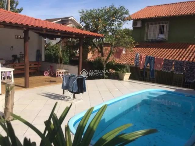 Casa / Sobrado para Venda em Porto Alegre/RS Cristal 3 Quartos