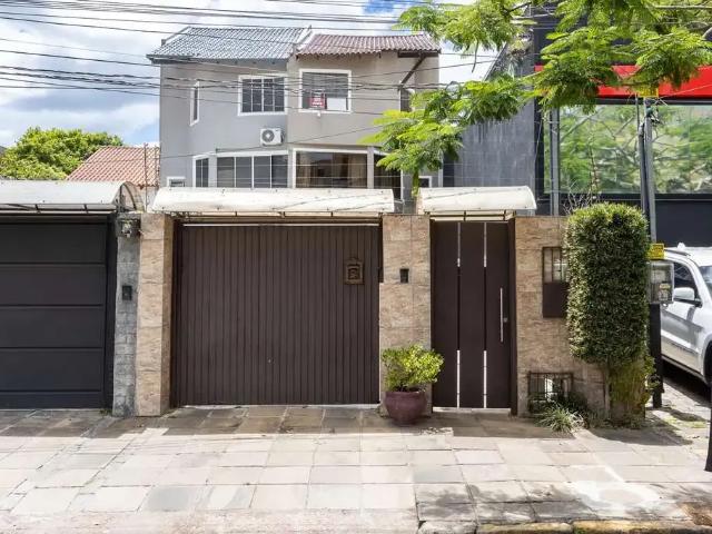 Casa / Sobrado para Venda em Porto Alegre/RS Cristal 3 Quartos