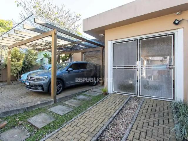 Casa / Sobrado para Venda em Porto Alegre/RS Cristal 3 Quartos