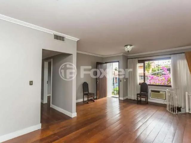 Casa / Sobrado para Venda em Porto Alegre/RS Cristal 3 Quartos