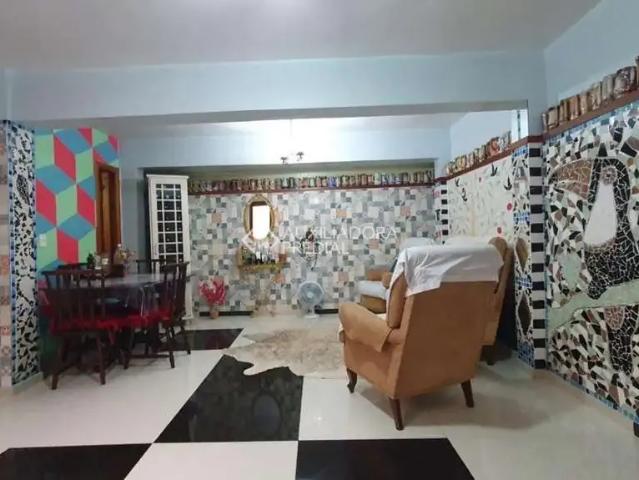 Casa / Sobrado para Venda em Porto Alegre/RS Cristal 3 Quartos