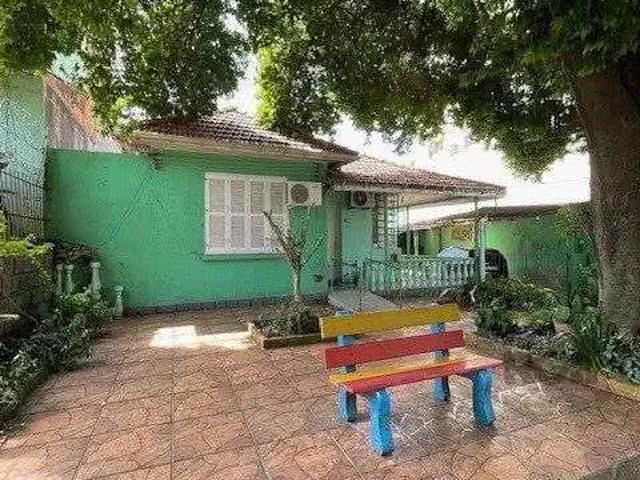 Casa / Sobrado para Venda em Porto Alegre/RS Cristal 3 Quartos