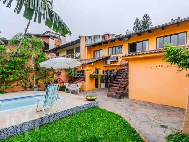 Casa / Sobrado para Venda em Porto Alegre/RS Cristal 4 Quartos