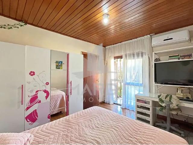 Casa / Sobrado para Venda em Porto Alegre/RS Cristal 4 Quartos