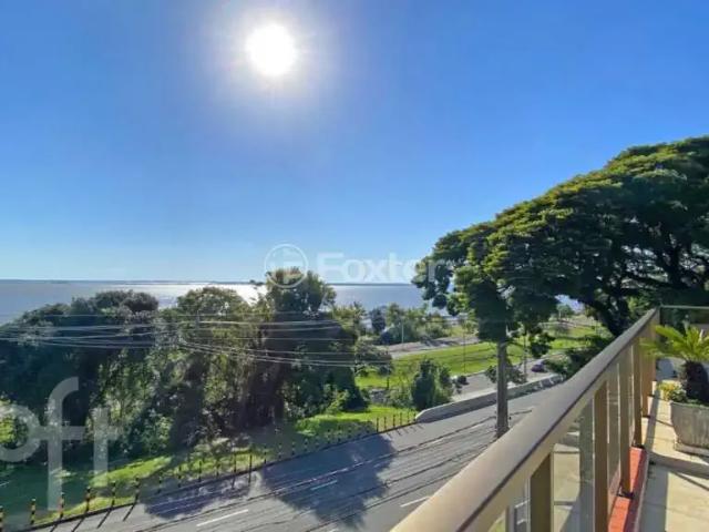 Casa / Sobrado para Venda em Porto Alegre/RS Cristal 4 Quartos