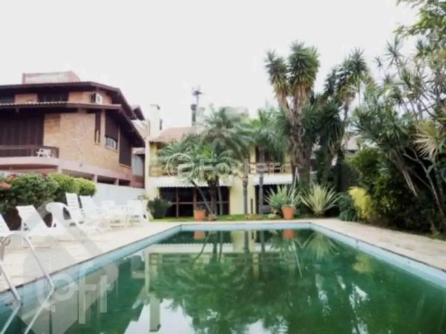 Casa / Sobrado para Venda em Porto Alegre/RS Cristal 4 Quartos